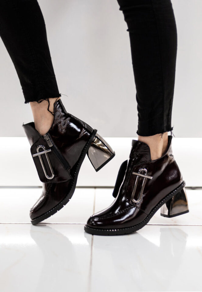 Squeaky Shoes? Here's how to stop shoes from squeaking with DIY Hacks